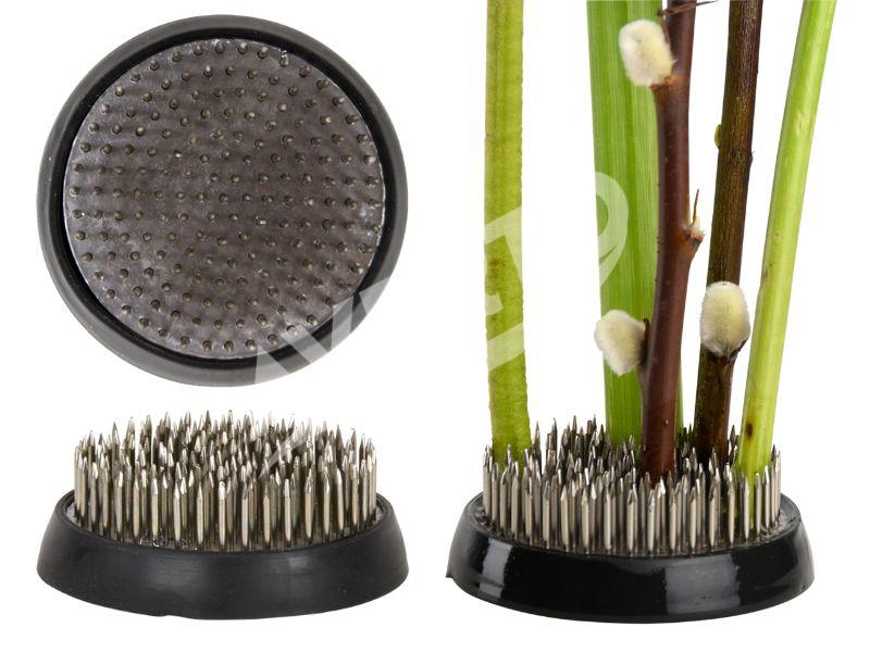 Traditioneller Kenzan für Blumenarrangements nach japanischer Art ...